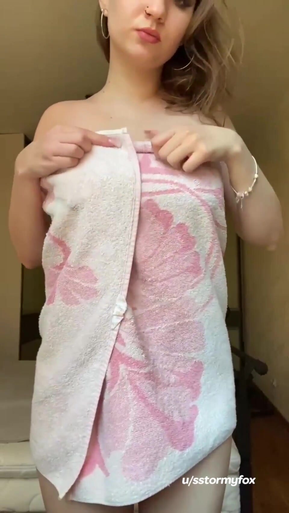 Ooopsi Am Nude For You