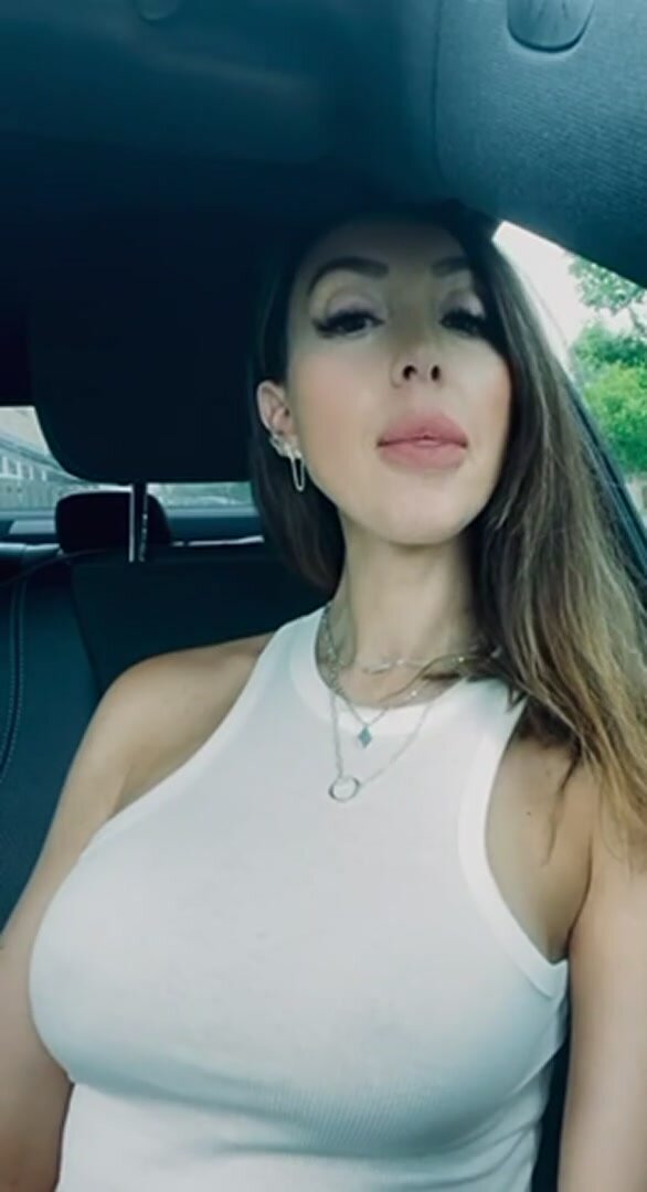 Fancy Latina Public Flash